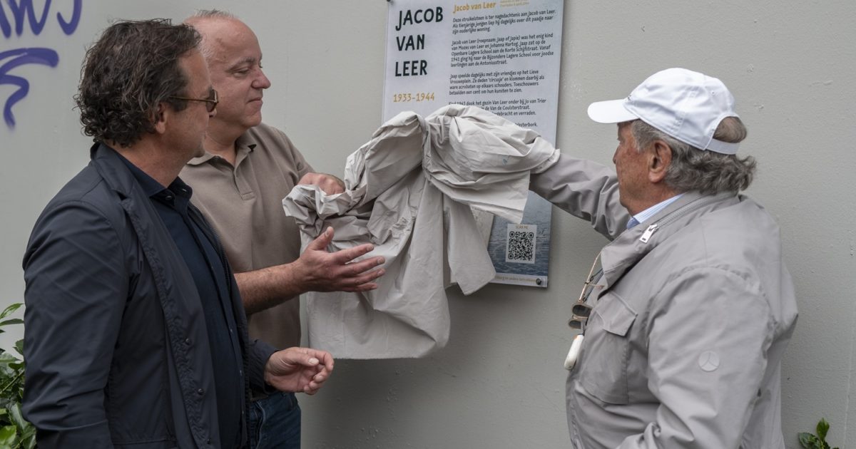 Struikelsteen en Muurplaquette vertellen het… | Stadsmuseum Tilburg